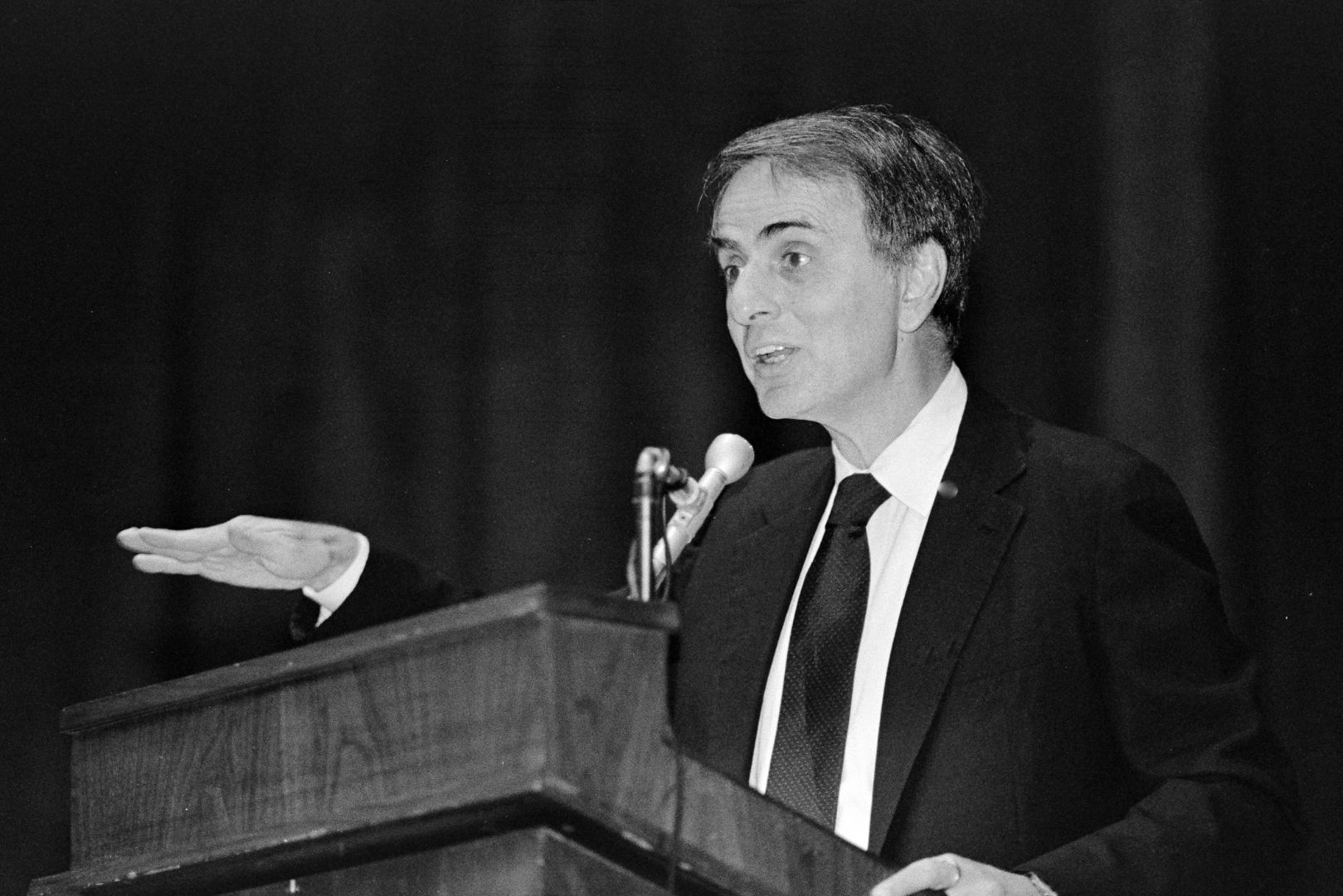 Carl Sagan detected life on Earth 30 years ago – here’s how his ...