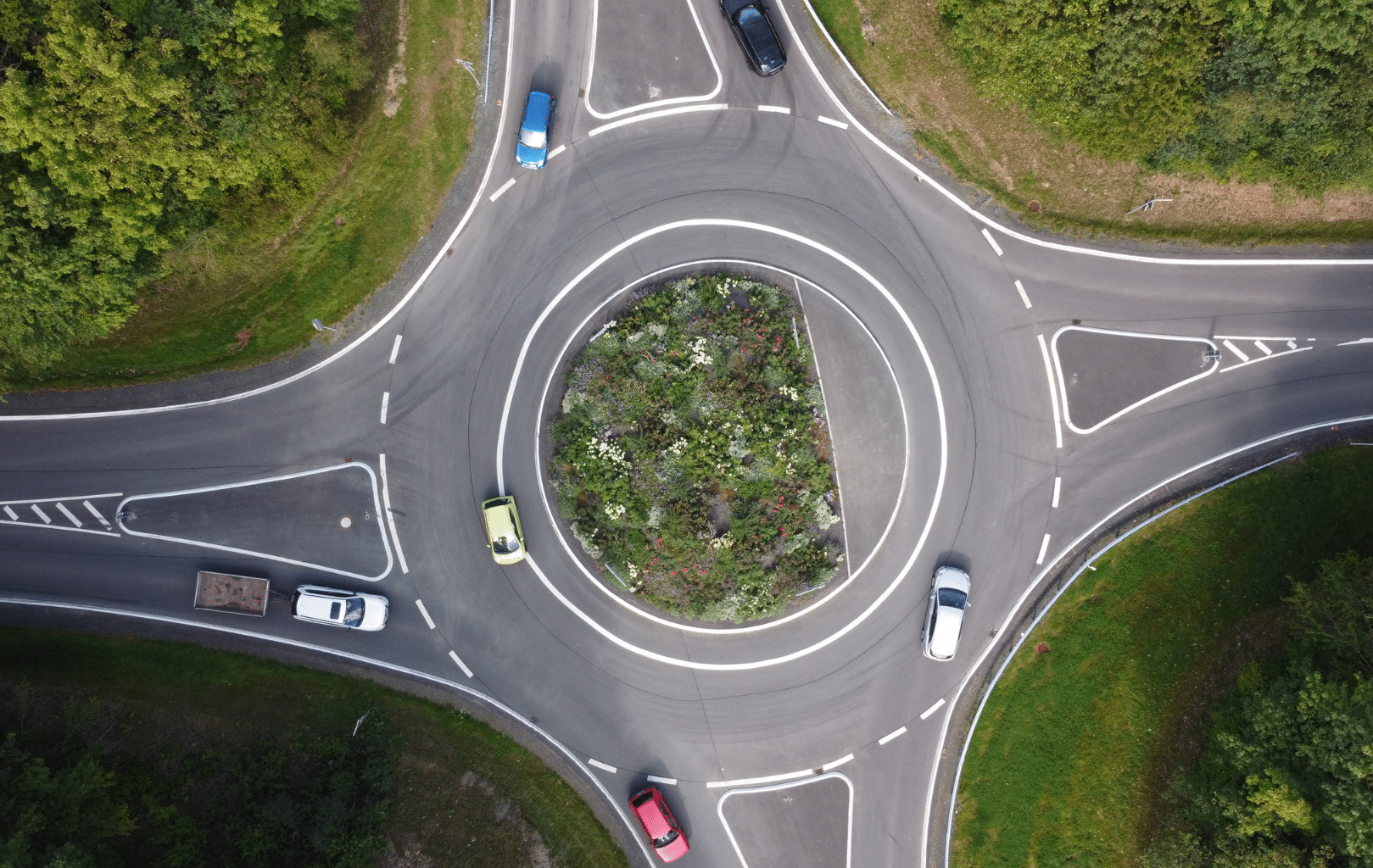 What are roundabouts? A transportation engineer explains the safety ...