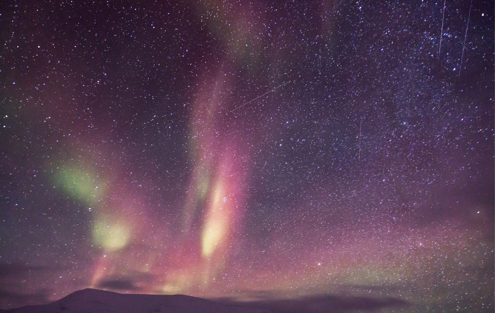 What are auroras, and why do they come in different shapes and colours ...