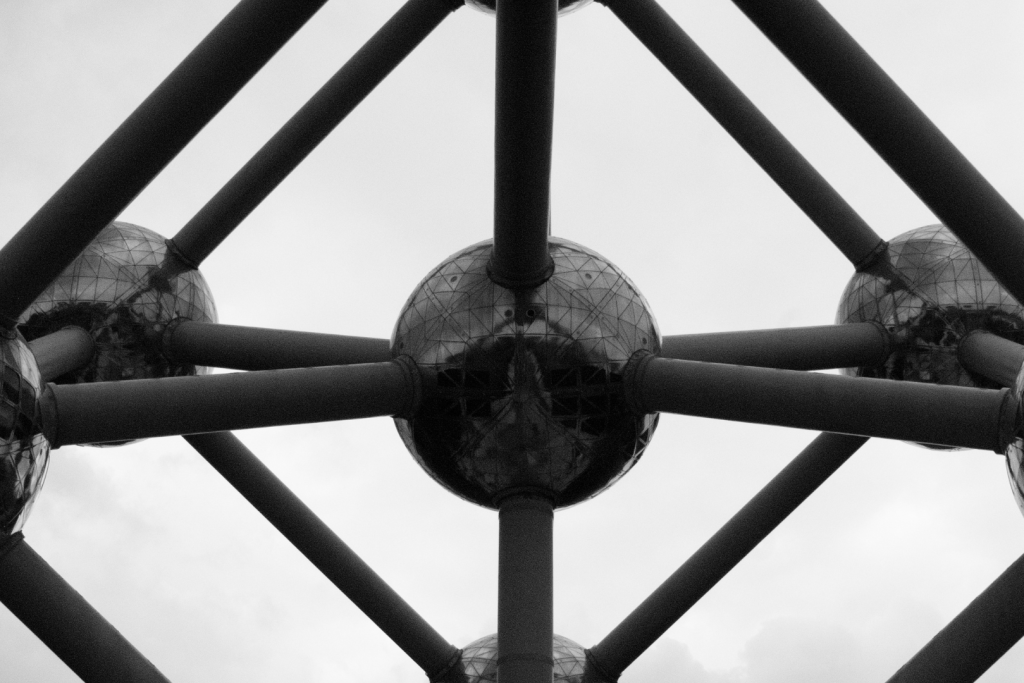 Researchers Unveil Simple Theory for “Strange Metal” Behavior - Modern ...