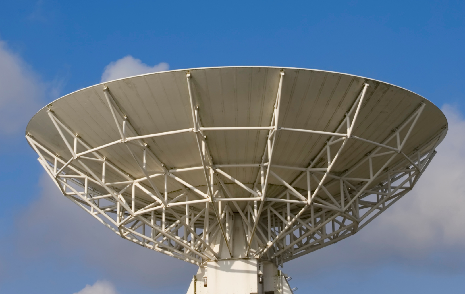 UFOs: how astronomers are searching the sky for alien probes near Earth ...