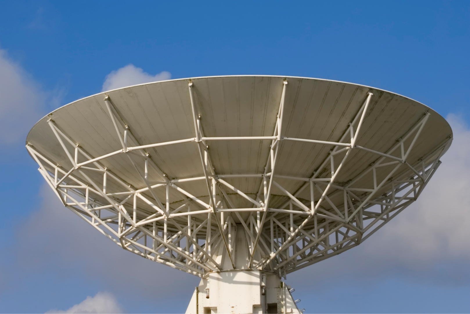 UFOs: how astronomers are searching the sky for alien probes near Earth ...